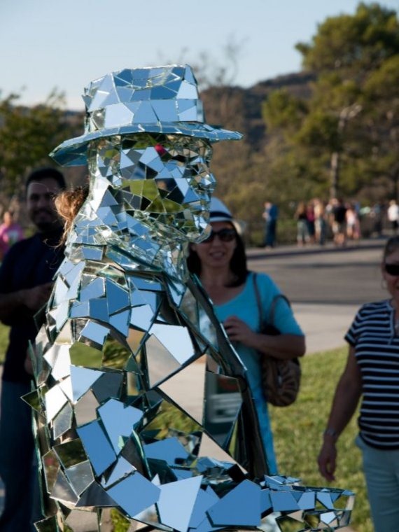 The Mirror Man of Los Angeles | Amusing Planet